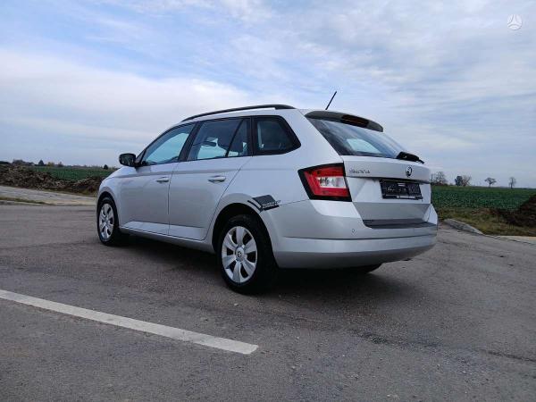Grey Skoda Fabia 2017 in Marijampole, with an engine capacity of 1.42 L and mileage of 116 thousand km for 6650 €, photo 2 on AUTOMOTO.COM.LV