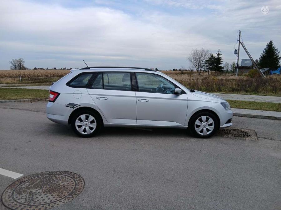 Pelēks Skoda Fabia 2017 Marijampole, ar dzinēja tilpumu 1.42 L un nobraukumu 116 tūkst. km par 6650 €, foto 4 vietnē AUTOMOTO.COM.LV