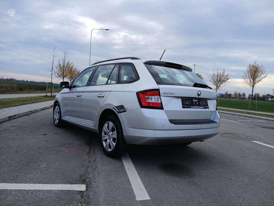 Pelēks Skoda Fabia 2017 Marijampole, ar dzinēja tilpumu 1.42 L un nobraukumu 116 tūkst. km par 6650 €, foto 6 vietnē AUTOMOTO.COM.LV