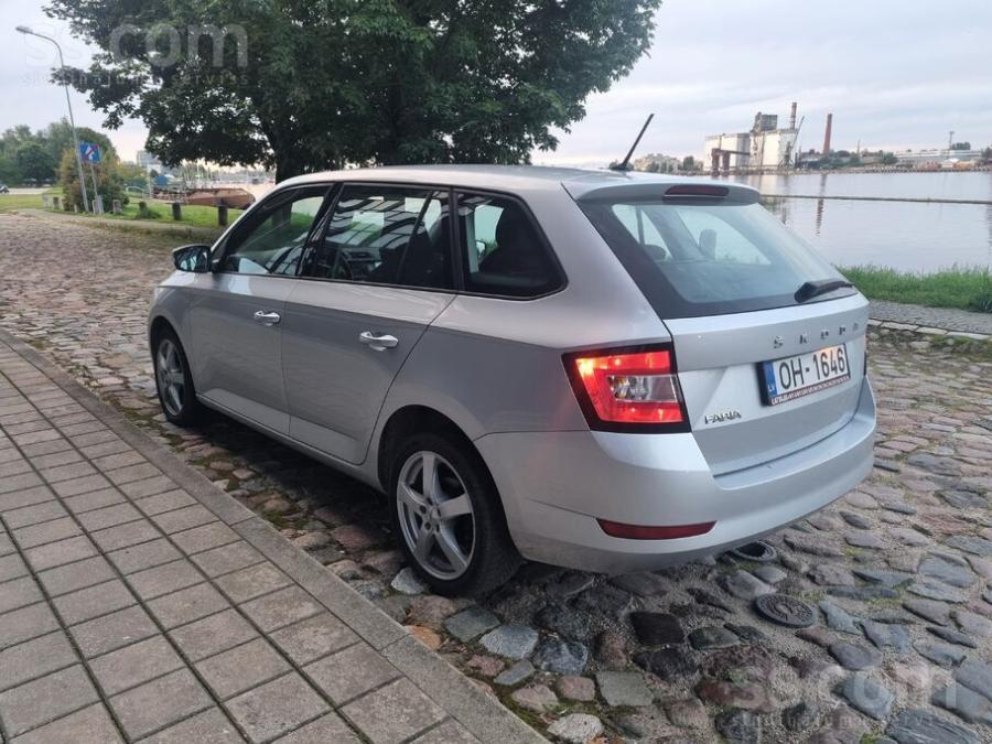 Grey Skoda Fabia 2017 in Riga, with an engine capacity of 1.40 L and mileage of 228 thousand km for 3750 €, photo 5 on AUTOMOTO.COM.LV