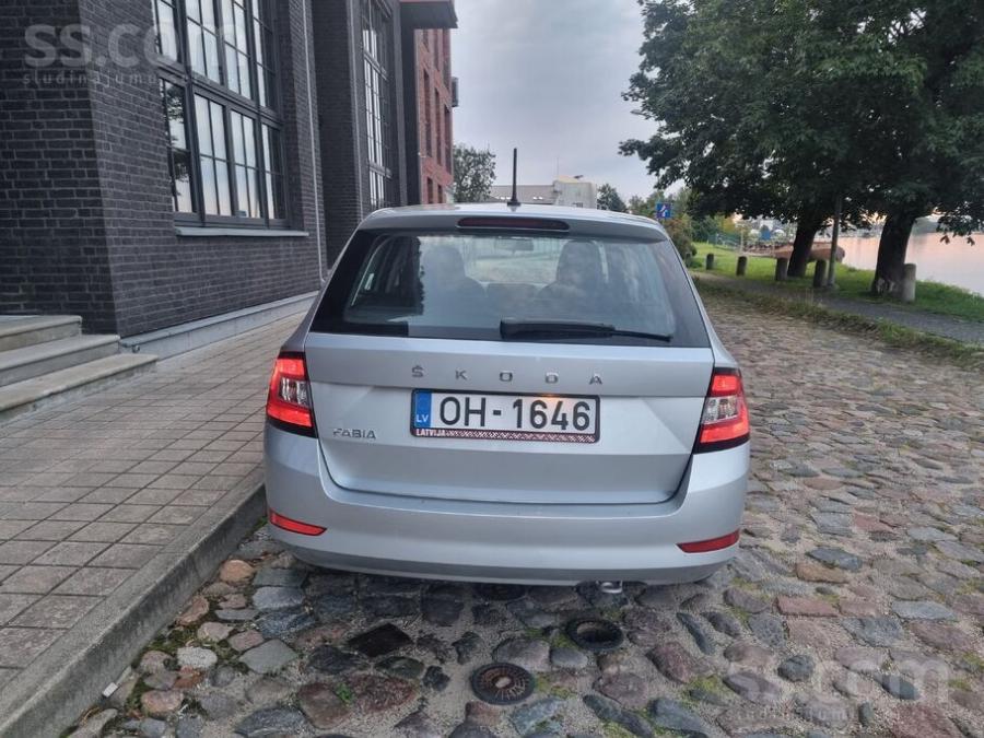 Grey Skoda Fabia 2017 in Riga, with an engine capacity of 1.40 L and mileage of 228 thousand km for 3750 €, photo 7 on AUTOMOTO.COM.LV