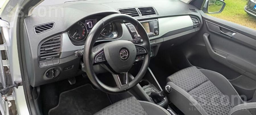 Grey Skoda Fabia 2017 in Riga, with an engine capacity of 1.40 L and mileage of 228 thousand km for 3750 €, photo 8 on AUTOMOTO.COM.LV