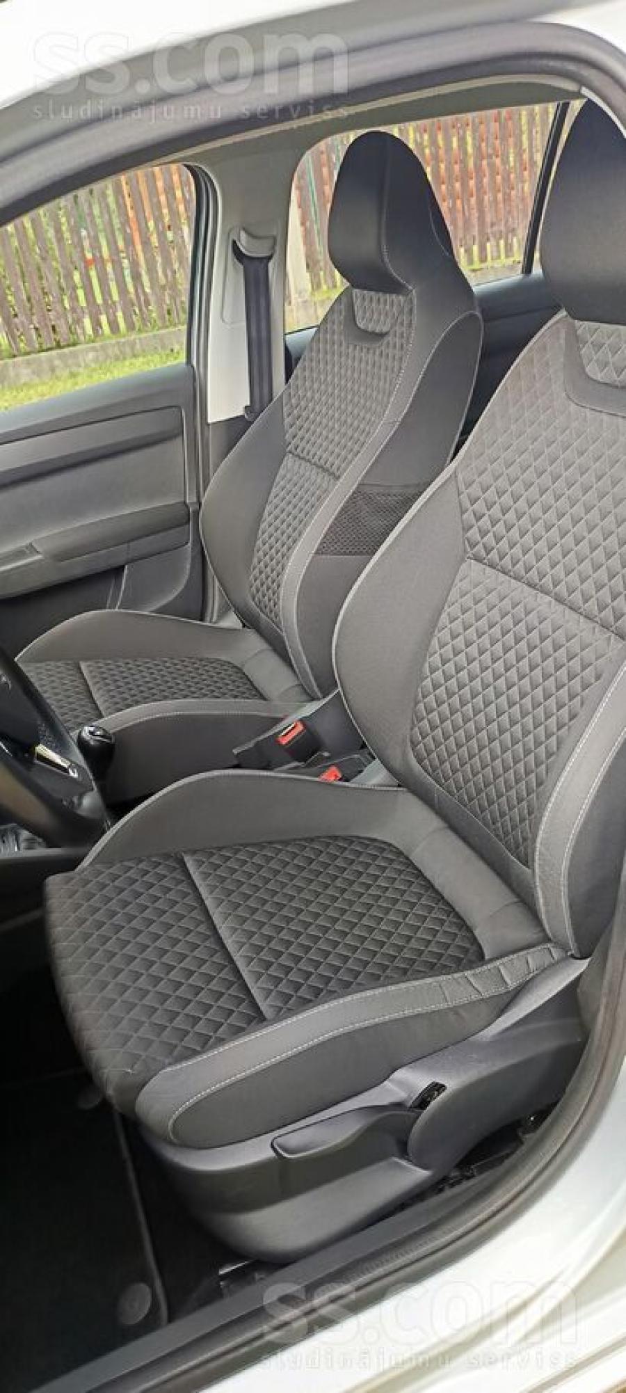 Grey Skoda Fabia 2017 in Riga, with an engine capacity of 1.40 L and mileage of 228 thousand km for 3750 €, photo 11 on AUTOMOTO.COM.LV