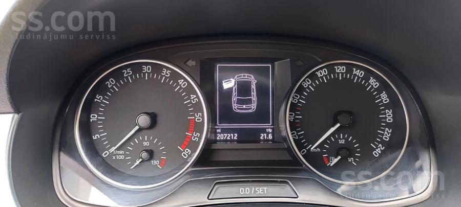 Grey Skoda Fabia 2017 in Riga, with an engine capacity of 1.40 L and mileage of 228 thousand km for 3750 €, photo 15 on AUTOMOTO.COM.LV