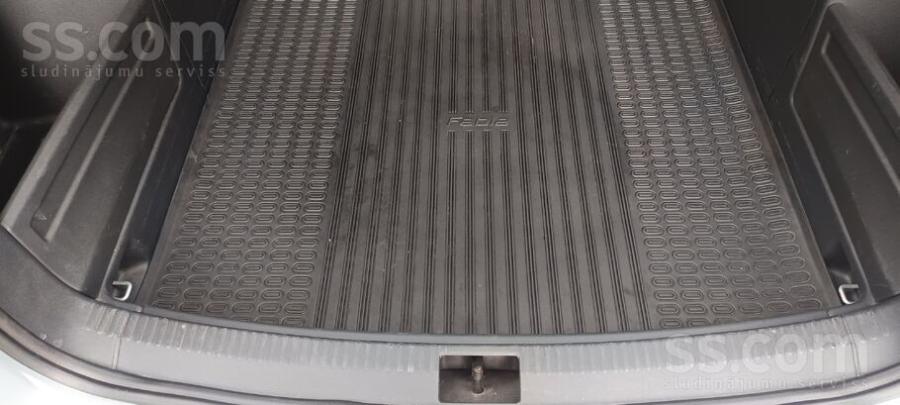 Grey Skoda Fabia 2017 in Riga, with an engine capacity of 1.40 L and mileage of 228 thousand km for 3750 €, photo 16 on AUTOMOTO.COM.LV