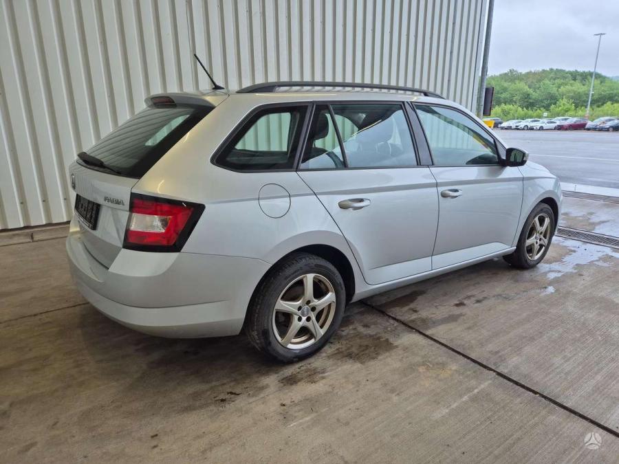 Grey Skoda Fabia 2017 in Vilnius, with an engine capacity of 1.42 L and mileage of 174 thousand km for 5900 €, photo 4 on AUTOMOTO.COM.LV