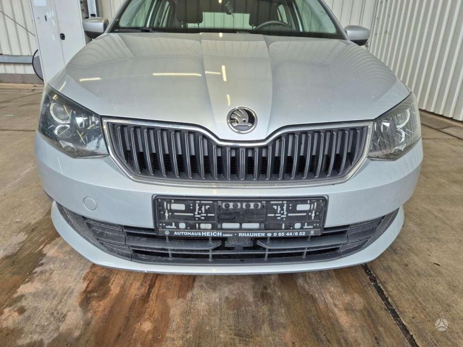 Grey Skoda Fabia 2017 in Vilnius, with an engine capacity of 1.42 L and mileage of 174 thousand km for 5900 €, photo 9 on AUTOMOTO.COM.LV