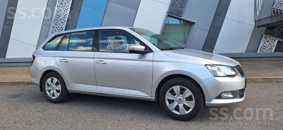 Grey Skoda Fabia 2017 in Riga, with an engine capacity of 1.00 L and mileage of 175 thousand km for 7900 €, photo 3 on AUTOMOTO.COM.LV