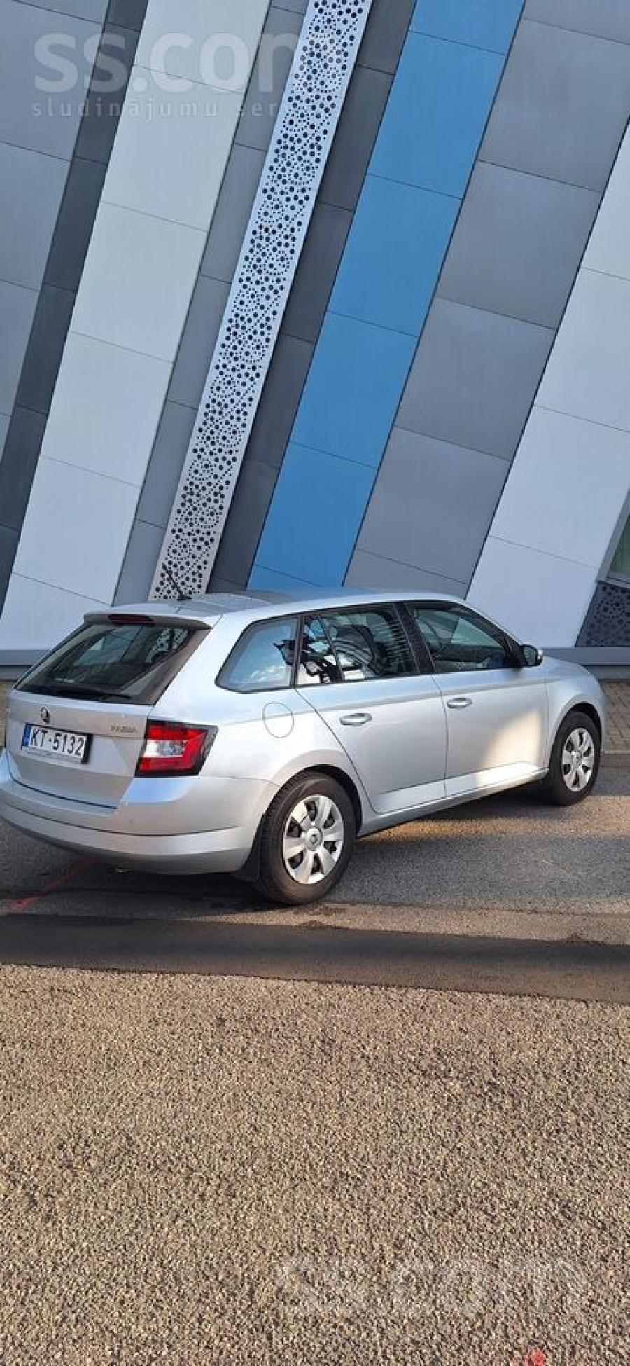 Grey Skoda Fabia 2017 in Riga, with an engine capacity of 1.00 L and mileage of 175 thousand km for 7900 €, photo 5 on AUTOMOTO.COM.LV