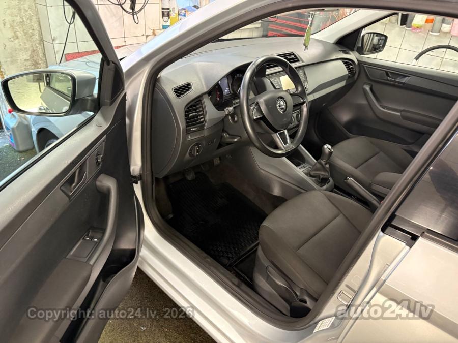 Pelēks Skoda Fabia 2017 Tallina, ar dzinēja tilpumu 1.00 L un nobraukumu 35 tūkst. km par 7500 €, foto 19 vietnē AUTOMOTO.COM.LV