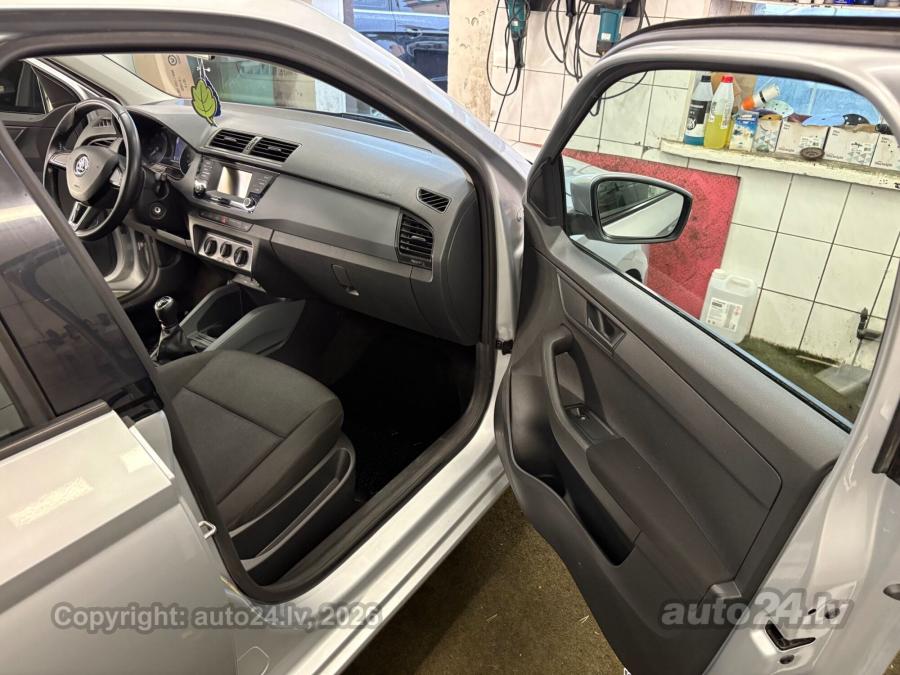 Pelēks Skoda Fabia 2017 Tallina, ar dzinēja tilpumu 1.00 L un nobraukumu 35 tūkst. km par 7500 €, foto 20 vietnē AUTOMOTO.COM.LV