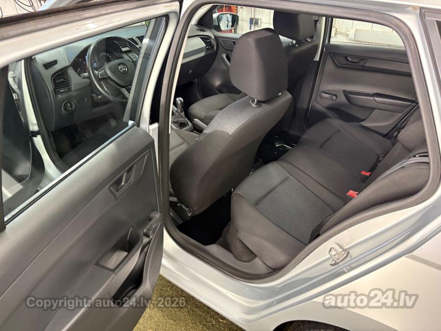 Pelēks Skoda Fabia 2017 Tallina, ar dzinēja tilpumu 1.00 L un nobraukumu 35 tūkst. km par 7500 €, foto 21 vietnē AUTOMOTO.COM.LV