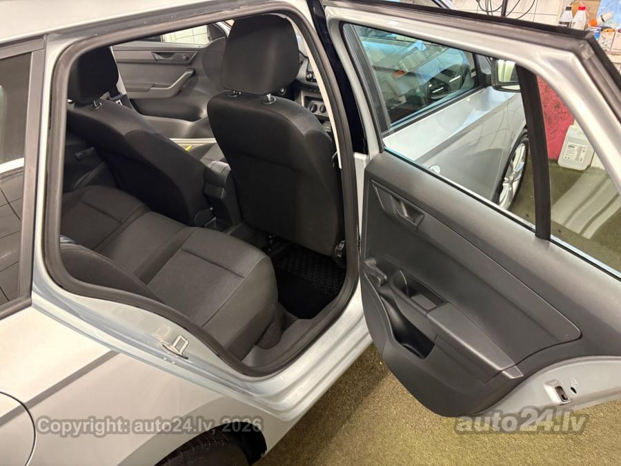Pelēks Skoda Fabia 2017 Tallina, ar dzinēja tilpumu 1.00 L un nobraukumu 35 tūkst. km par 7500 €, foto 22 vietnē AUTOMOTO.COM.LV