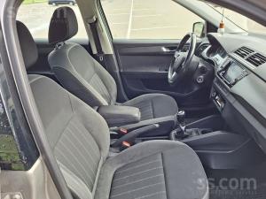 Grey Skoda Fabia 2018 in Riga, with an engine capacity of 1.00 L and mileage of 163 thousand km for 6700 €, photo 10 on AUTOMOTO.COM.LV