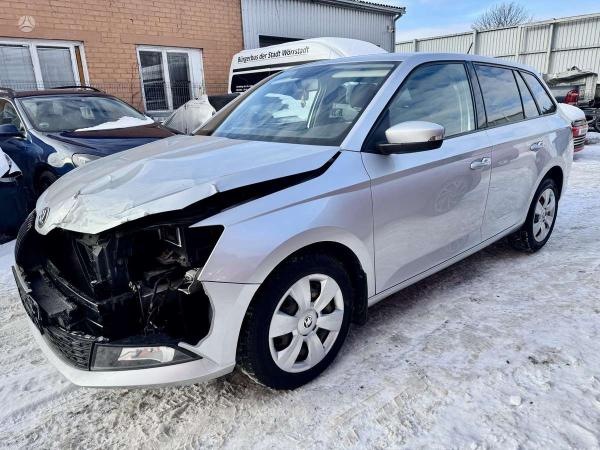 Grey Skoda Fabia 2019 in Marijampole, with an engine capacity of 1.00 L and mileage of 99 thousand km for 4450 €, photo 3 on AUTOMOTO.COM.LV
