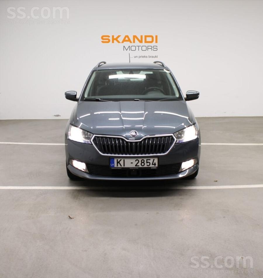 Grey Skoda Fabia 2021 in Riga, with an engine capacity of 1.00 L and mileage of 57 thousand km for 11990 €, photo 2 on AUTOMOTO.COM.LV
