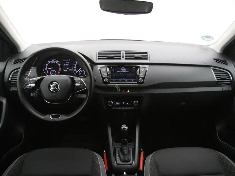 Grey Skoda Fabia 2021 in Vilnius, with an engine capacity of 1.00 L and mileage of 158 thousand km for 10599 €, photo 3 on AUTOMOTO.COM.LV