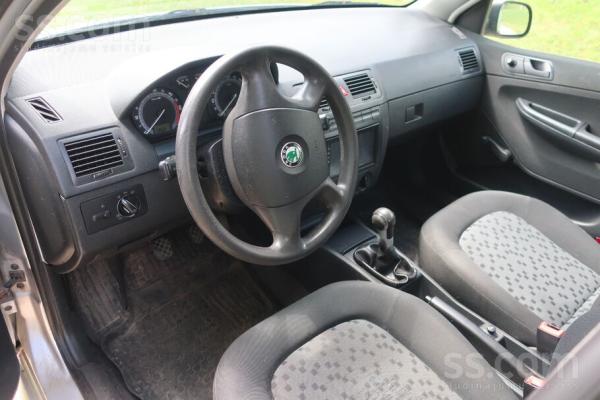 Skoda Fabia 2006 in Cesis, with an engine capacity of 1.40 L and mileage of 324 thousand km for 1000 €, photo 4 on AUTOMOTO.COM.LV
