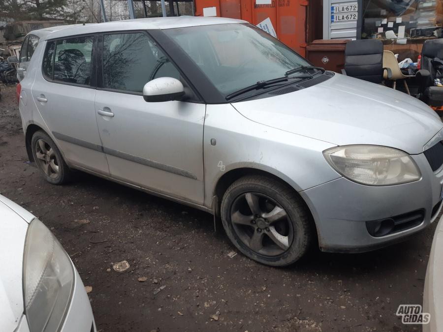 Skoda Fabia 2007 Kauņa, ar dzinēja tilpumu 1.40 L un nobraukumu 250 tūkst. km par 900 €, foto 4 vietnē AUTOMOTO.COM.LV