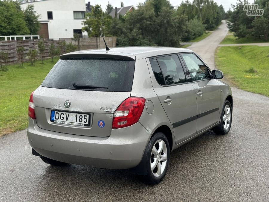 Skoda Fabia 2007 in Vilnius, with an engine capacity of 1.60 L and mileage of 165 thousand km for 600 €, photo 4 on AUTOMOTO.COM.LV