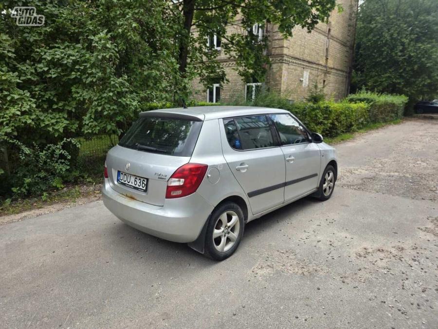 Skoda Fabia 2007 Viļņa, ar dzinēja tilpumu 1.40 L un nobraukumu 200 tūkst. km par 550 €, foto 3 vietnē AUTOMOTO.COM.LV