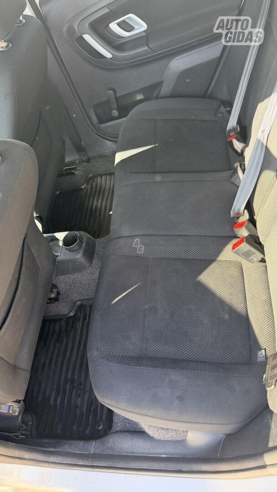 Skoda Fabia 2008 in Vilnius, with an engine capacity of 1.40 L and mileage of 234 thousand km for 1550 €, photo 11 on AUTOMOTO.COM.LV