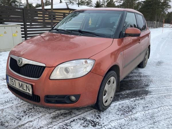 Skoda Fabia 2008 in Tallinn, with an engine capacity of 1.40 L and mileage of 181 thousand km for 1300 €, photo 4 on AUTOMOTO.COM.LV