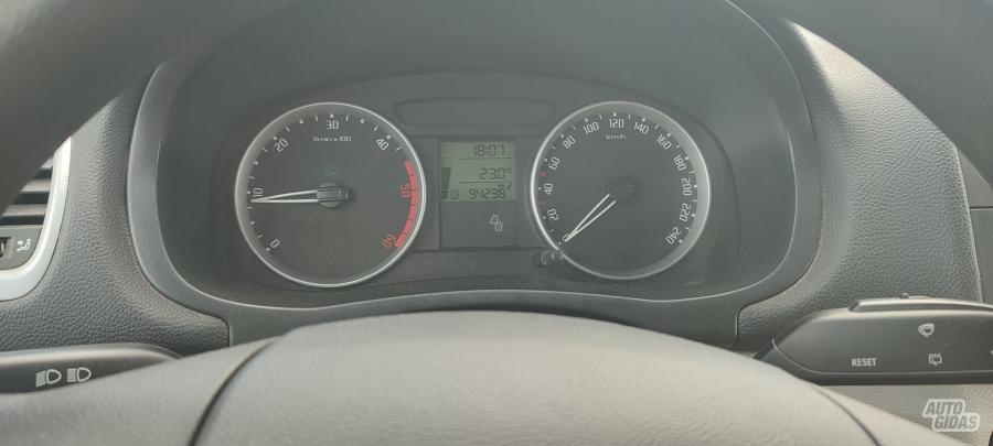 Skoda Fabia 2008 Viļņa, ar dzinēja tilpumu 1.40 L un nobraukumu 94 tūkst. km par 1000 €, foto 11 vietnē AUTOMOTO.COM.LV