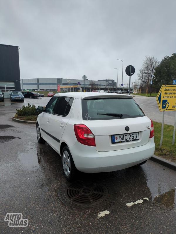 Skoda Fabia 2010 in Vilnius, with an engine capacity of 1.60 L and mileage of 316 thousand km for 1500 €, photo 4 on AUTOMOTO.COM.LV