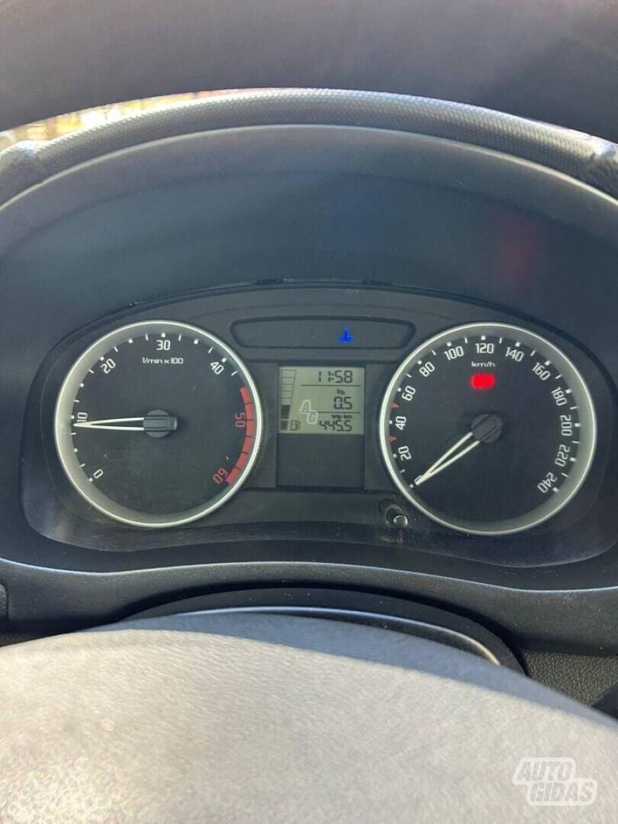 Skoda Fabia 2010 Viļņa, ar dzinēja tilpumu 1.40 L un nobraukumu 2 tūkst. km par 1250 €, foto 9 vietnē AUTOMOTO.COM.LV
