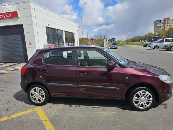 Skoda Fabia 2011 in Kaunas, with an engine capacity of 1.20 L and mileage of 281 thousand km for 2350 €, photo 4 on AUTOMOTO.COM.LV