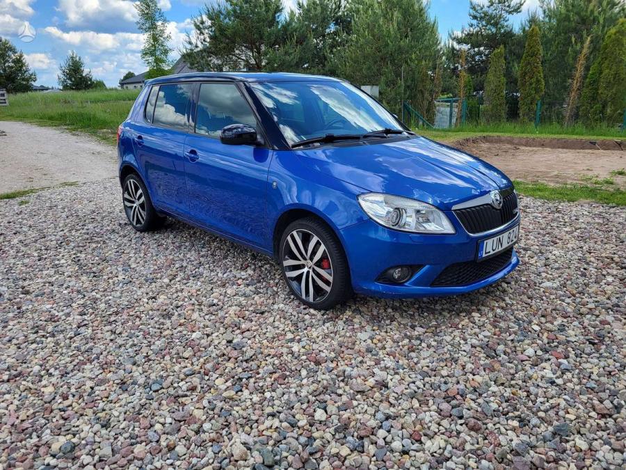 Skoda Fabia 2011 in Vilnius, with an engine capacity of 1.39 L and mileage of 204 thousand km for 3999 €, photo 1 on AUTOMOTO.COM.LV