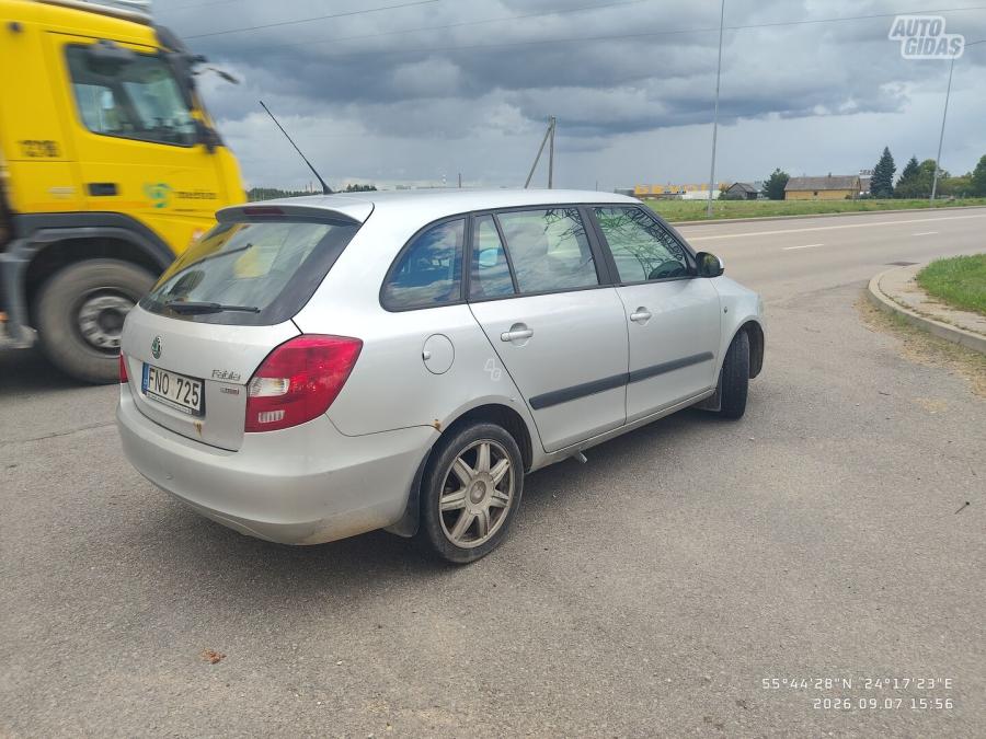 Skoda Fabia 2011 in Panevezys, with an engine capacity of 1.60 L and mileage of 299 thousand km for 950 €, photo 4 on AUTOMOTO.COM.LV