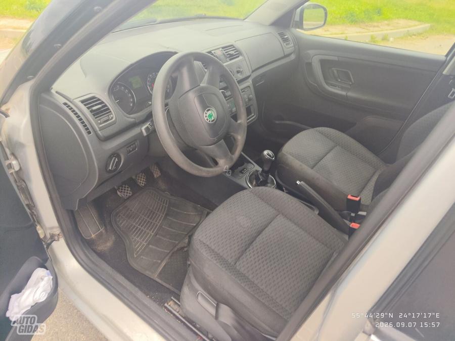 Skoda Fabia 2011 in Panevezys, with an engine capacity of 1.60 L and mileage of 299 thousand km for 950 €, photo 6 on AUTOMOTO.COM.LV