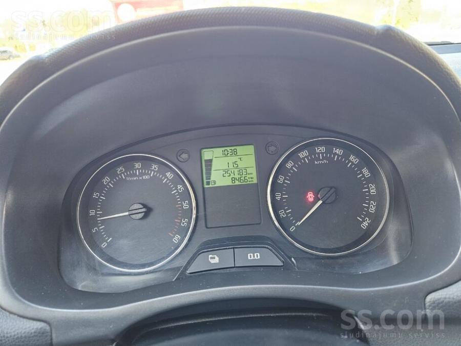 Skoda Fabia 2012 in Cesis, with an engine capacity of 1.60 L and mileage of 0 thousand km for 2700 €, photo 8 on AUTOMOTO.COM.LV