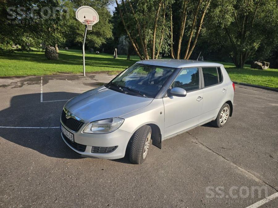 Skoda Fabia 2013 Rīga, ar dzinēja tilpumu 1.60 L un nobraukumu 230 tūkst. km par 2800 €, foto 1 vietnē AUTOMOTO.COM.LV