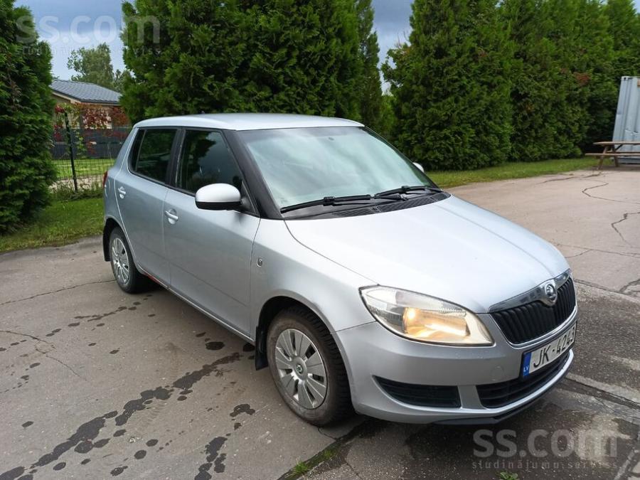 Skoda Fabia 2013 Rīga, ar dzinēja tilpumu 1.60 L un nobraukumu 253 tūkst. km par 1500 €, foto 1 vietnē AUTOMOTO.COM.LV