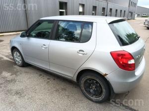 Skoda Fabia 2013 Rīga, ar dzinēja tilpumu 1.60 L un nobraukumu 253 tūkst. km par 1500 €, foto 4 vietnē AUTOMOTO.COM.LV