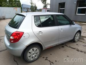Skoda Fabia 2013 Rīga, ar dzinēja tilpumu 1.60 L un nobraukumu 253 tūkst. km par 1500 €, foto 5 vietnē AUTOMOTO.COM.LV