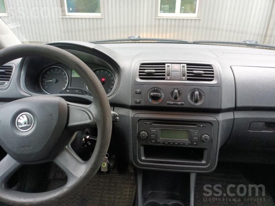 Skoda Fabia 2013 Rīga, ar dzinēja tilpumu 1.60 L un nobraukumu 253 tūkst. km par 1500 €, foto 7 vietnē AUTOMOTO.COM.LV