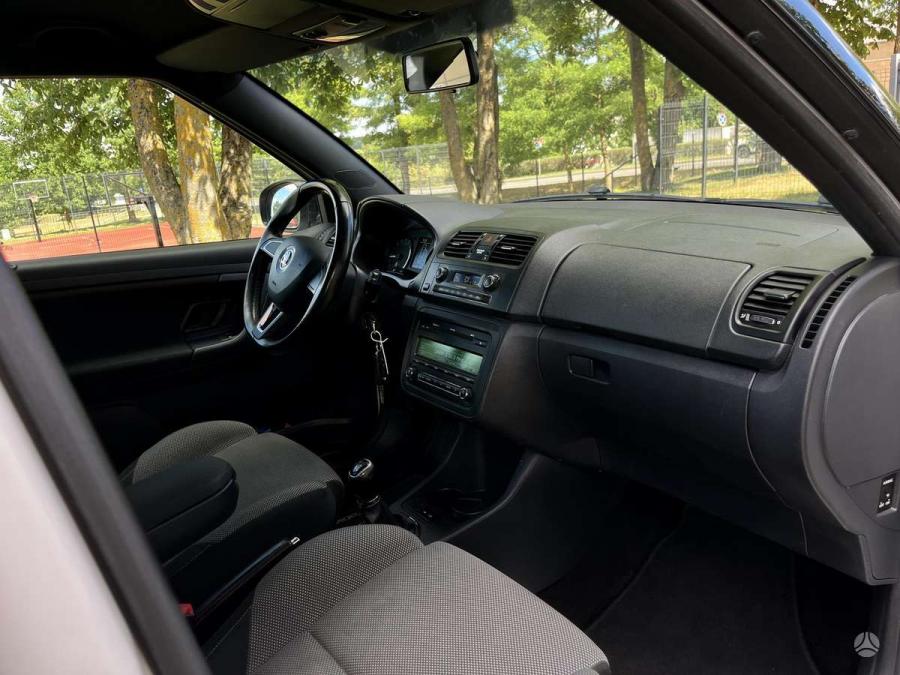 Skoda Fabia 2013 in Siauliai, with an engine capacity of 1.60 L and mileage of 274 thousand km for 3950 €, photo 4 on AUTOMOTO.COM.LV