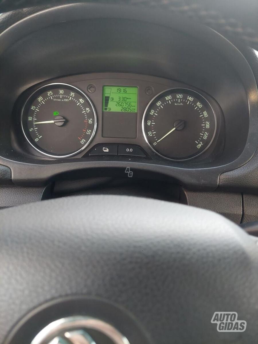 Skoda Fabia 2014 Viļņa, ar dzinēja tilpumu 1.60 L un nobraukumu 260 tūkst. km par 2250 €, foto 18 vietnē AUTOMOTO.COM.LV