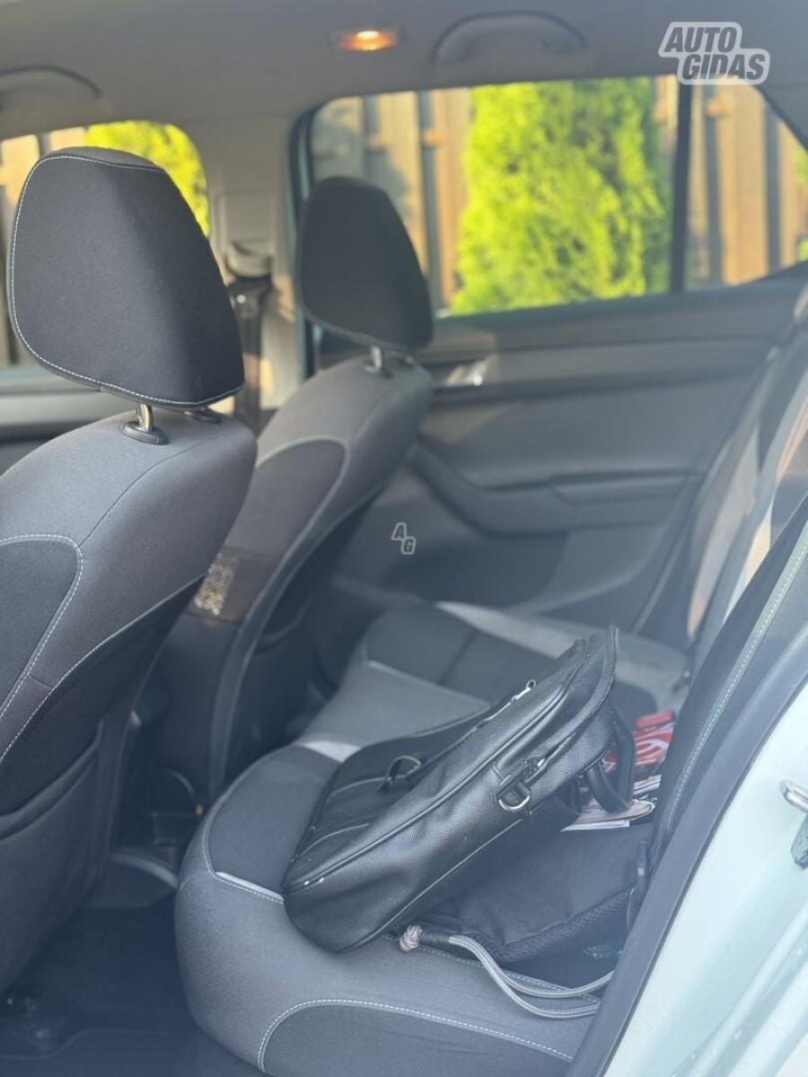 Skoda Fabia 2017 in Vilnius, with an engine capacity of 1.40 L and mileage of 250 thousand km for 4950 €, photo 16 on AUTOMOTO.COM.LV