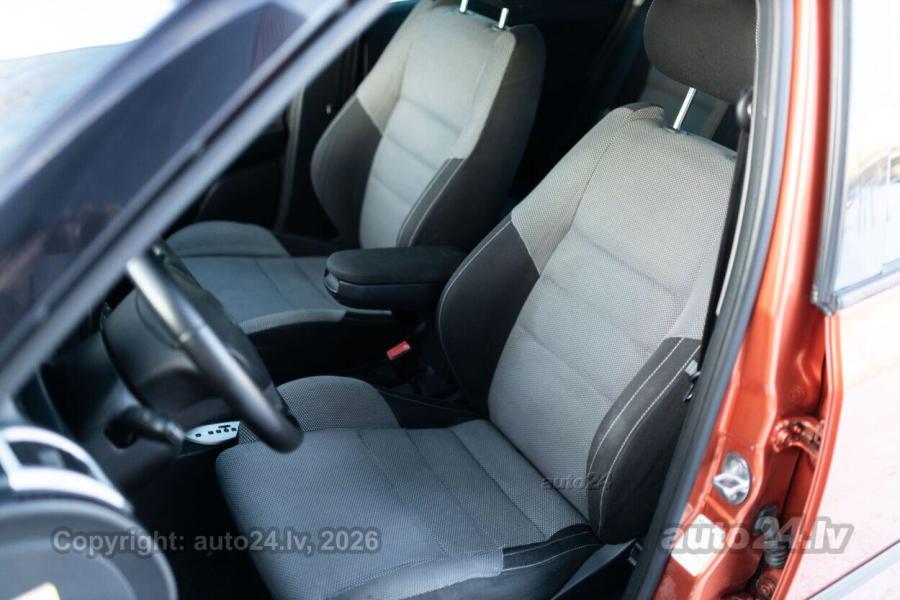 Oranžs Skoda Fabia 2007 Tallina, ar dzinēja tilpumu 1.60 L un nobraukumu 293 tūkst. km par 2800 €, foto 12 vietnē AUTOMOTO.COM.LV
