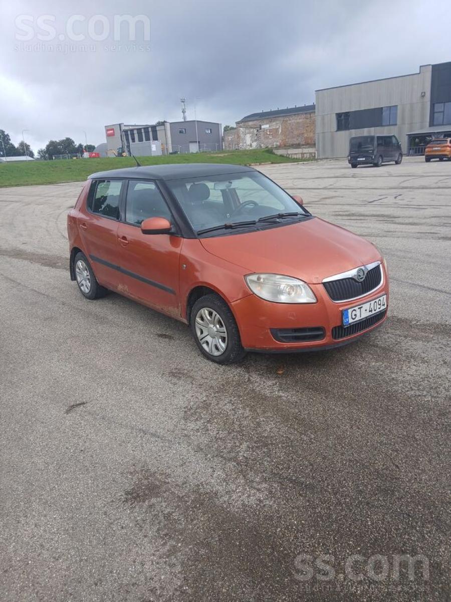 Orange Skoda Fabia 2007 in Riga, with an engine capacity of 1.40 L and mileage of 487 thousand km for 1100 €, photo 3 on AUTOMOTO.COM.LV