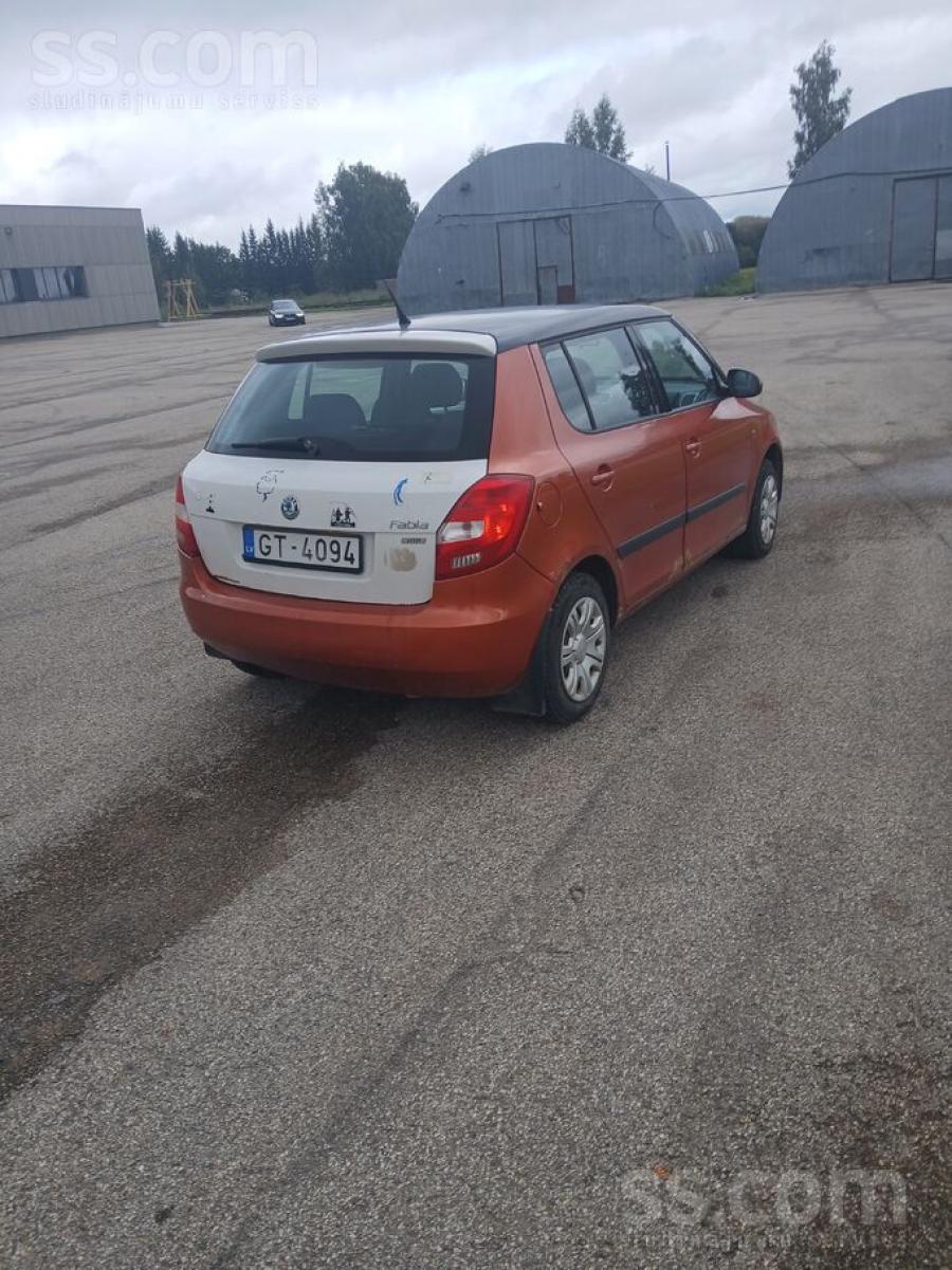 Orange Skoda Fabia 2007 in Riga, with an engine capacity of 1.40 L and mileage of 487 thousand km for 1100 €, photo 4 on AUTOMOTO.COM.LV
