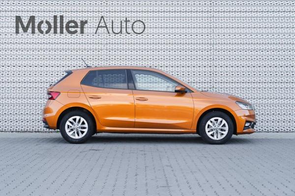 Orange Skoda Fabia 2023 in Marupe, with an engine capacity of 1.00 L and mileage of 41 thousand km for 15900 €, photo 5 on AUTOMOTO.COM.LV