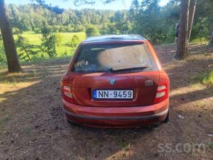 Red Skoda Fabia 2001 in Talsi, with an engine capacity of 1.40 L and mileage of 290 thousand km for 800 €, photo 5 on AUTOMOTO.COM.LV