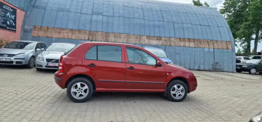 Red Skoda Fabia 2002 in Valmiera, with an engine capacity of 1.40 L and mileage of 144 thousand km for 1300 €, photo 3 on AUTOMOTO.COM.LV
