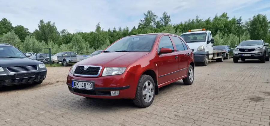 Red Skoda Fabia 2002 in Valmiera, with an engine capacity of 1.40 L and mileage of 144 thousand km for 1300 €, photo 7 on AUTOMOTO.COM.LV